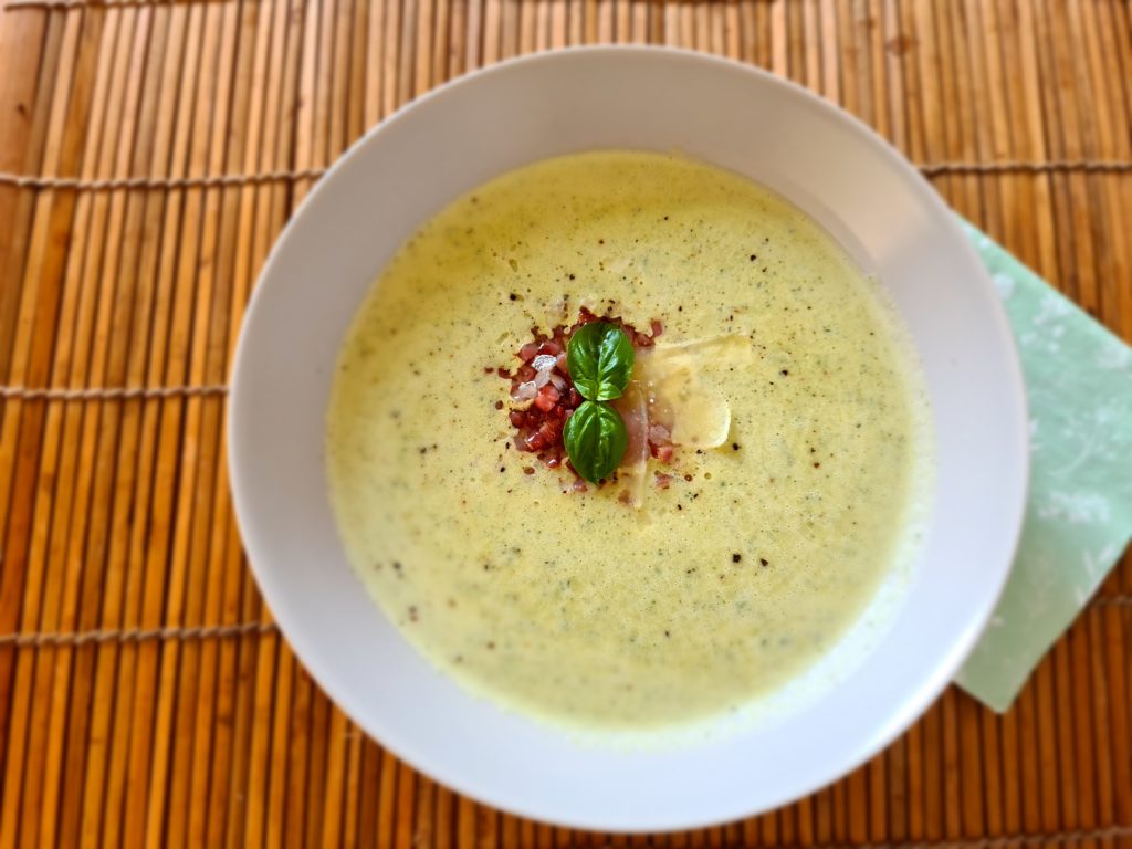Zucchinicremesüppchen mit Speck - LCHF Deutschland